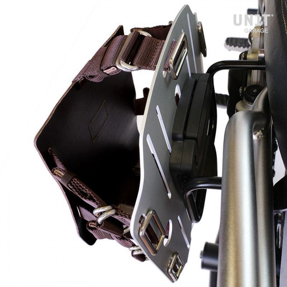 Carrying system in aluminum with adjustable leather front, Quick ...